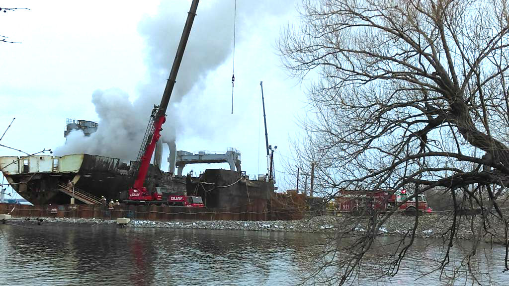 «Les pompiers se demandent ce qu’ils ont respiré» -Anne Quach - Journal ...